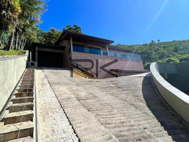 EXCELENTE SOBRADO EM CONDOMÍNIO FECHADO EM UBATUBA SP COM 3 DORMITÓRIOS SENDO1 SUÍTE,VARANDA GOURME