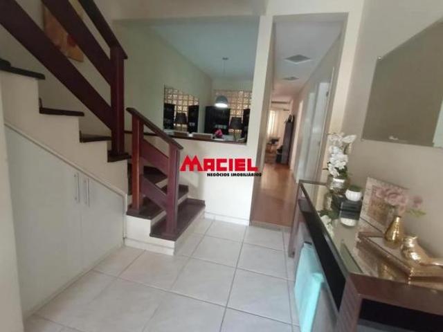 Excelente Sobrado em condominio fechado no Residencial Jardim das Flores