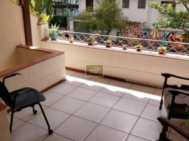 Excelente Sobrado em Perdizes: Versatilidade Residencial e Comercial na Rua Iperoig
