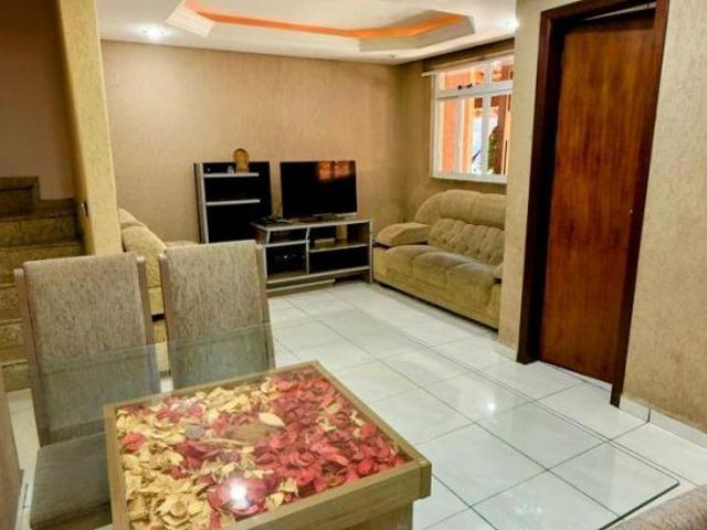Excelente sobrado interno no Xaxim