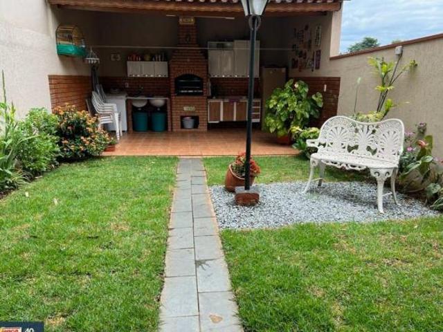 Excelente sobrado localizado no Jardim Papai
