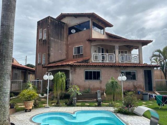 EXCELENTE SOBRADO | LOTE COM 1000M2 EM CONDOMÍNIO FECHADO!