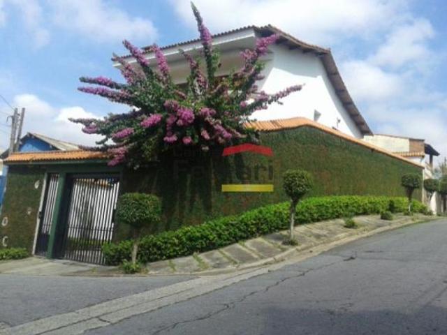 Sobrado à venda no Jd. Peri. 390M², perfil residencial e potencial para uso comercial gerando renda