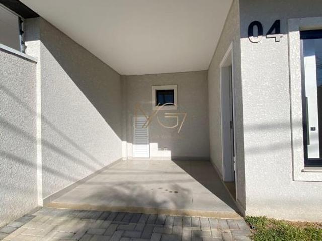 Excelente Sobrado não Geminado, localizado no Bairro Boqueirão