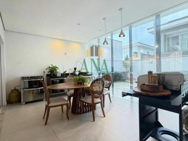Excelente sobrado no condominio Chacara Ondina