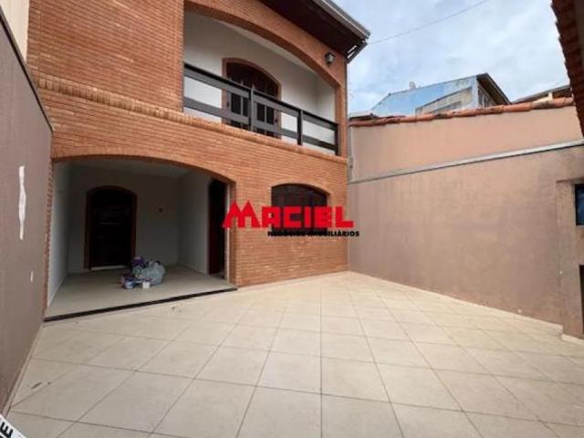 Excelente Sobrado no Jardim Sul, proximo aos comercios, escola