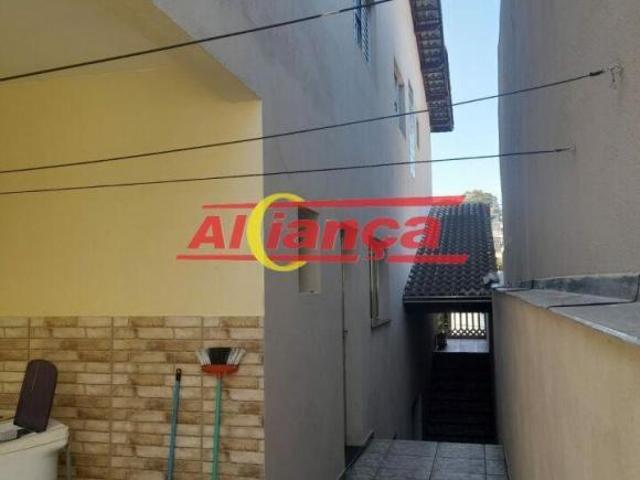 Excelente sobrado no Jd Lenize 4 quartos e 4 suítes e 3 vagas de garagem cobertas