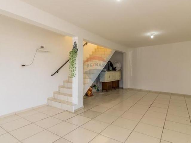 Excelente sobrado no Parque São Domingos 3 dormitórios, sala e cozinha amplas, 2 banheiros e 2 vag