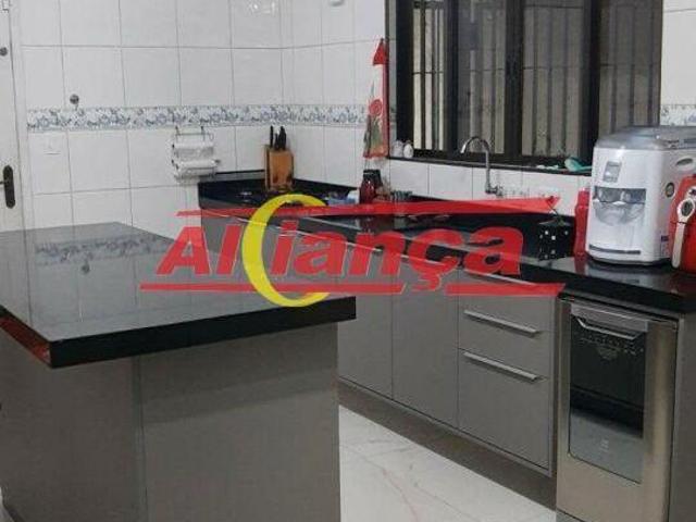 Excelente sobrado no Santa Mena