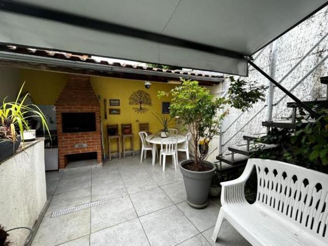 Funcional sobrado para venda em Jardim São Paulo Zona Norte com 3 quartos, sendo 3 suítes, 203m²