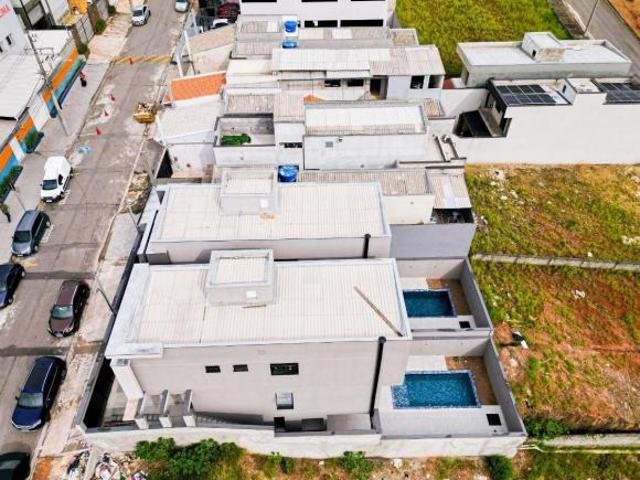 Excelente sobrado para venda em Portais Polvilho com 3 quartos, sendo 3 suítes, 189m² mlimaoscar