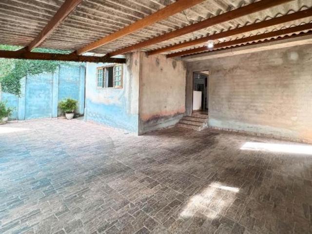 Imperdível sobrado para venda em Quarta Divisão com 3 quartos, sendo 1 suíte, 308m²