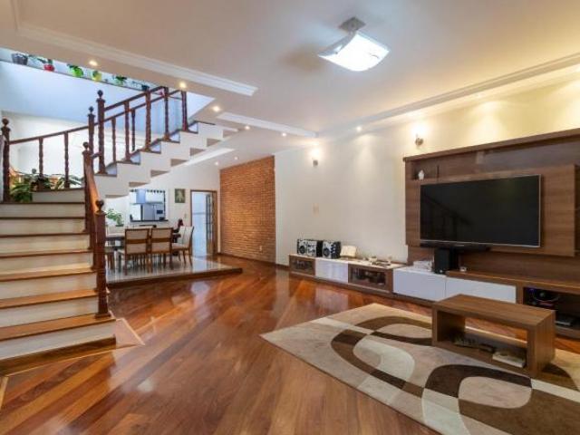 Confortável sobrado para venda em Vila Clementino com 3 quartos, sendo 3 suítes, 241m²