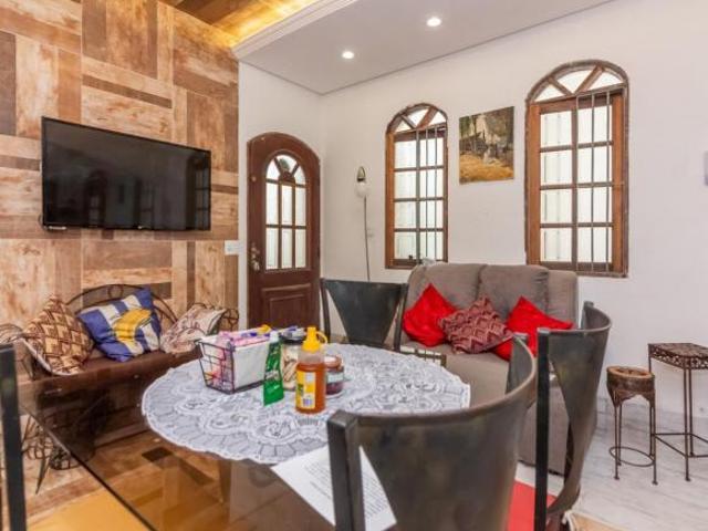 Excelente sobrado para venda em Vila Zat com 5 quartos, sendo 2 suítes, 200m²