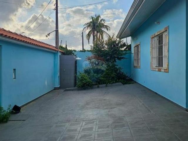 Excelente sobrado próximo ao mar