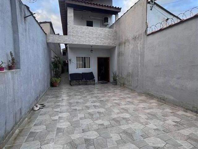 Excelente sobrado reformado e mobiliado com 05 suítes, 01 lavabo, 03 vagas de garagem. O imóvel está