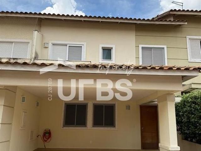 Excelente sobrado repleto em armários e com uma ótica localização. Contém 3 suítes, sala, cozinha, á
