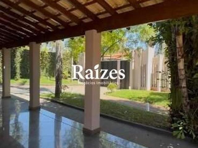 Excelente sobrado residencial ou comercial em região nobre de Uberlândia