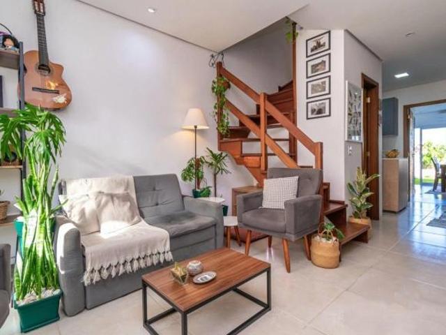 Excelente sobrado, semimobiliado, com 77m², 2 dormitórios e 1 vaga de garagem. À venda no Hípica Bou
