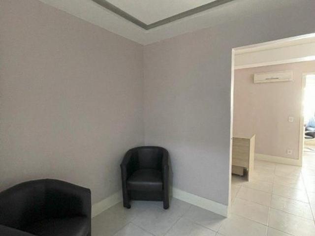 Excelente Sala Comercial com box na Bento/Partenon