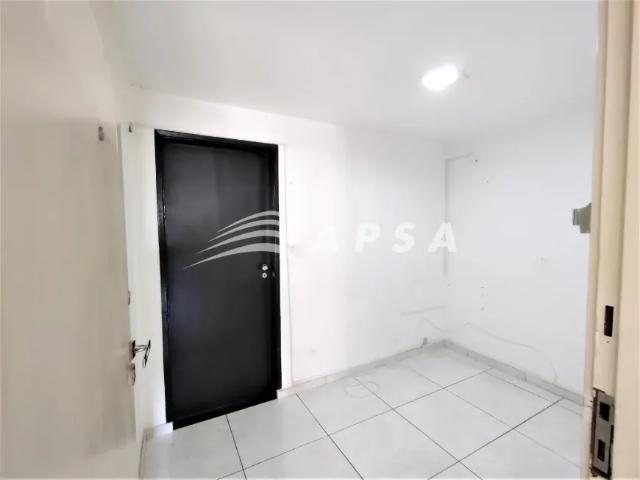 Excelente sala comercial, ótima localização no centro do rio, próximo ao metrô e farto comércio, de
