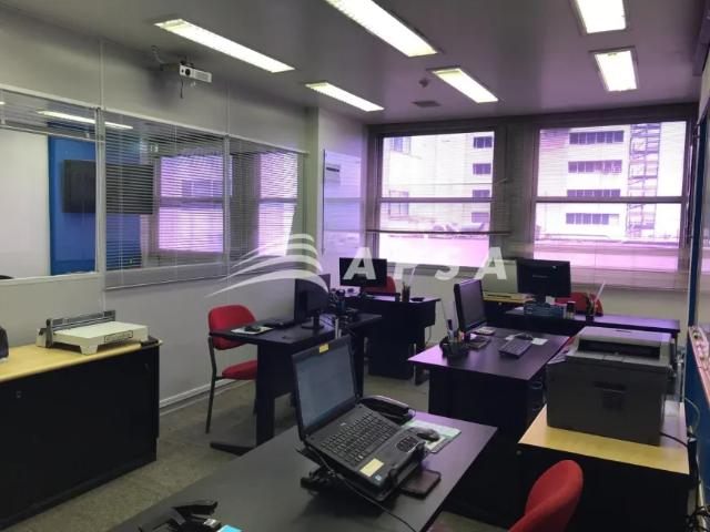 Excelente sala comercial mobiliada localizado no centro, 65m², duas salas com divisórias, dois banhe