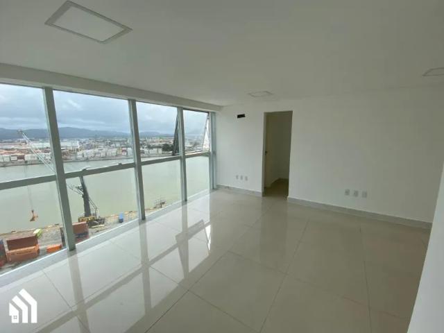 Excelente sala comercial no centro da cidade com vista porto de itajái