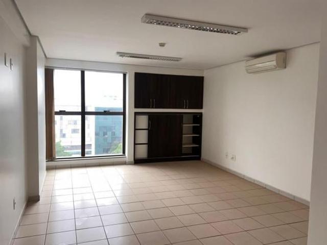 Excelente Sala Comercial no Setor de Autarquias   Andar Alto e Nascente