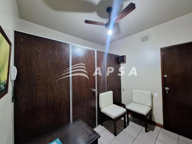 Excelente sala comercial na rua conde de bonfim tijuca. Com 34m², mobiliada, o imóvel oferece sala
