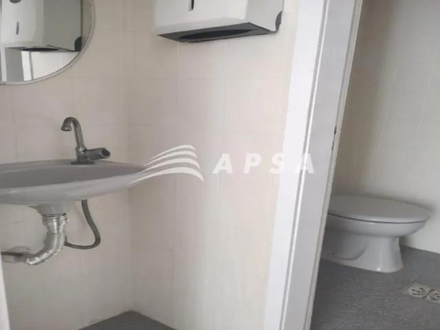 Excelente sala comercial, pronta para utilização e estabelecer o seu negócio, de frente, andar alto