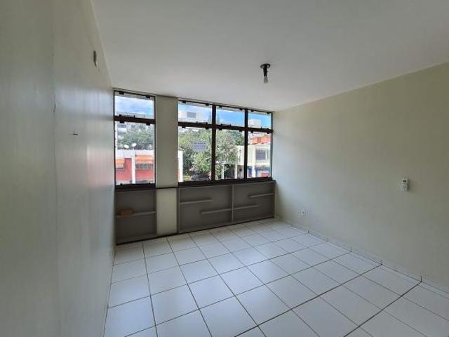 Excelente sala / kitnet na 313 Norte