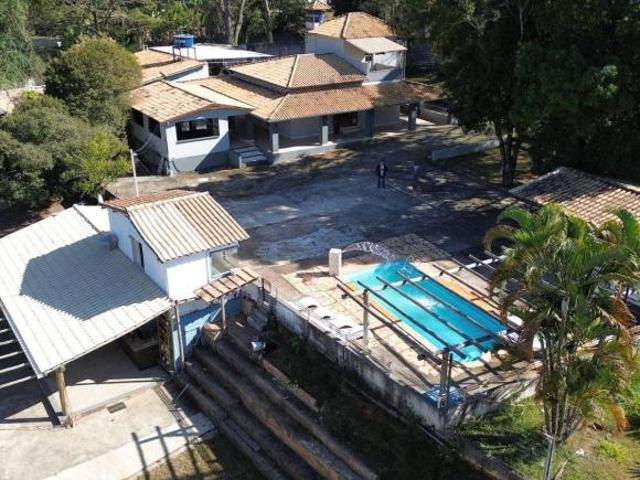Excelente Sítio com Área de Lazer Completa – Apenas 8 km de Divinópolis/MG