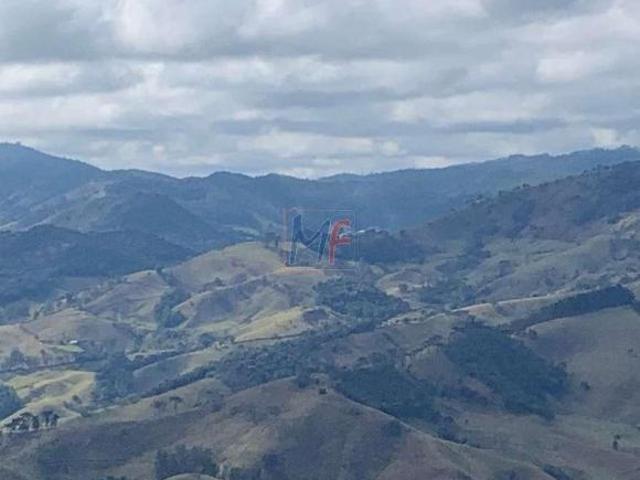 Excelente Sítio localizado Piranguçu, no bairro Taquaral, com 226.200 m² área e uma casa com 3 dor