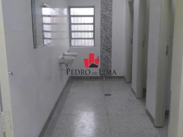 Excelente prédio comercial com salão e 17 salas no andar superior