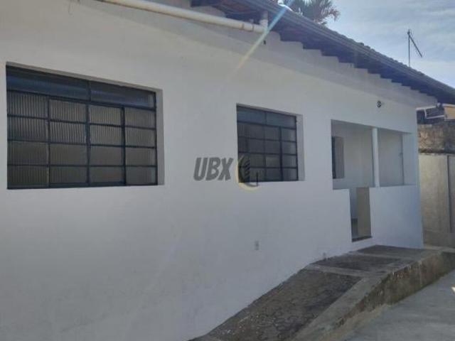Excelente prédio com 3 moradias mais casa nos fundos!