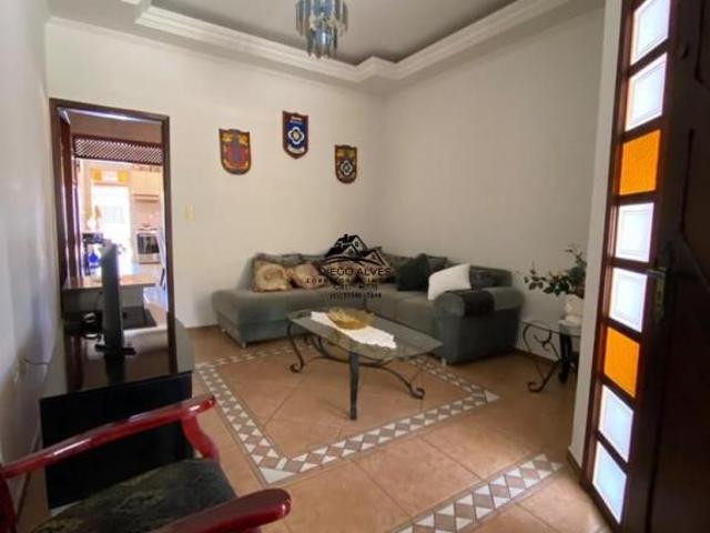 Excelente Propriedade em Lote de 1.000m² com Duas Casas e Completa Área de Lazer