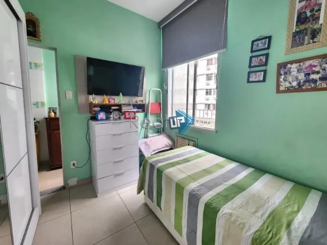 Excelente quarta e sala em frente ao metrô
