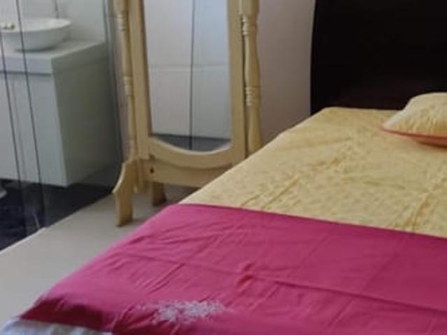 EXCELENTE QUARTO MOBILIADO