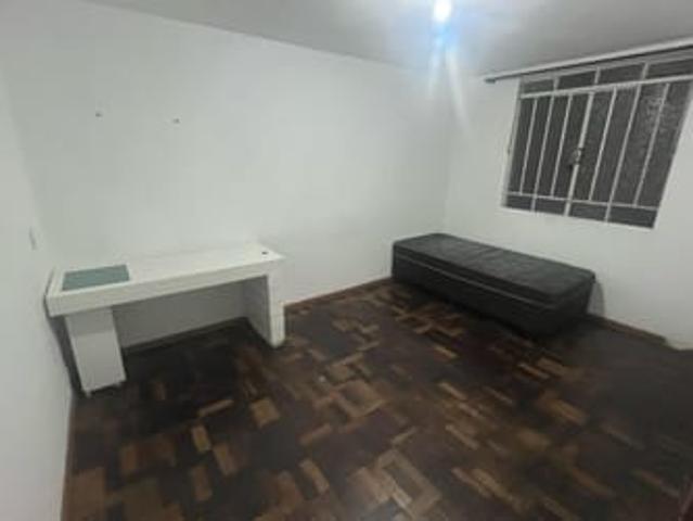 Excelente quarto em republica na ria da PUCPR