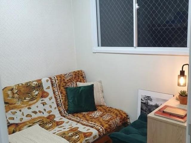 Excelente quarto para dividir apartamento bem localizado