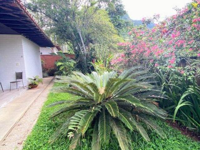 Excelente Residência Térrea em Terreno de 990 m² – Região Sul