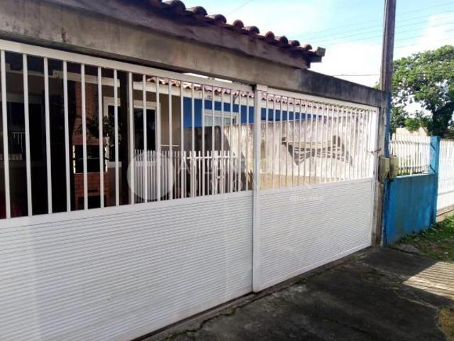 Excelente residência a venda,com ótimo acabamento a 850 metros da praia