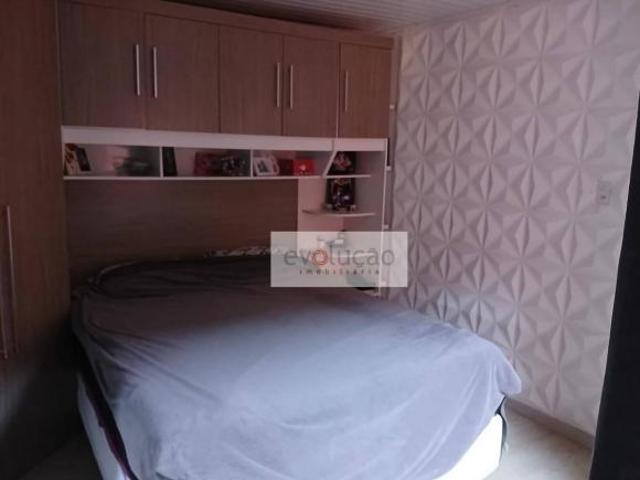 EXCELENTE RESIDENCIA AMPLA BEM LOCALIZADA NO SITIO CERCADO