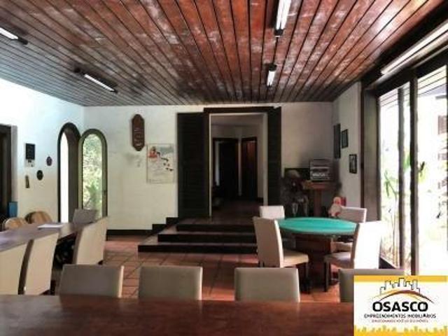 EXCELENTE RESIDENCIA COM PISCINA NA GRANJA VIANA
