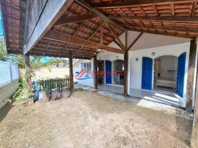 Excelente Residência com Piscina no Bairro Coroados 300,00 Metros da Praia