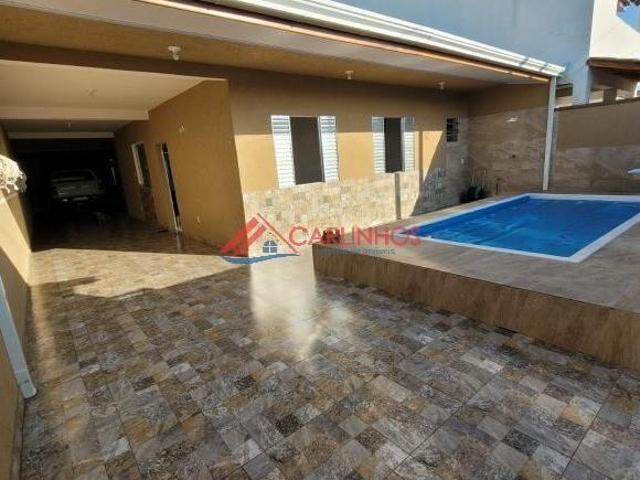 Excelente Residência com Piscina no Bairro Piçarras