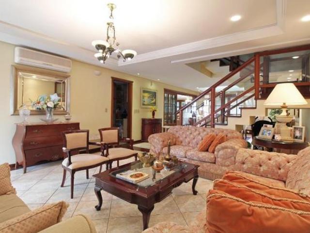 Excelente residência de luxo, com 4 dormitórios, no Chácara das Pedras