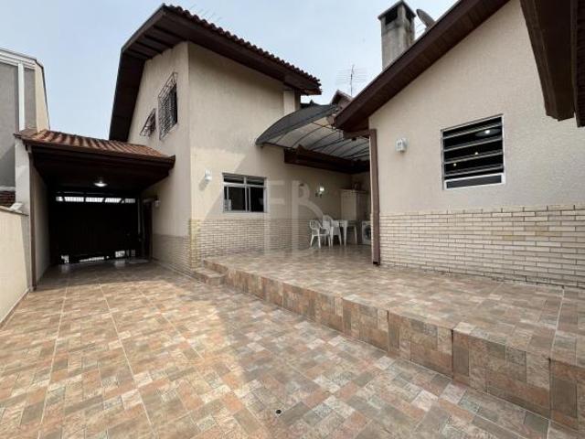 EXCELENTE RESIDÊNCIA EM CONDOMINIO