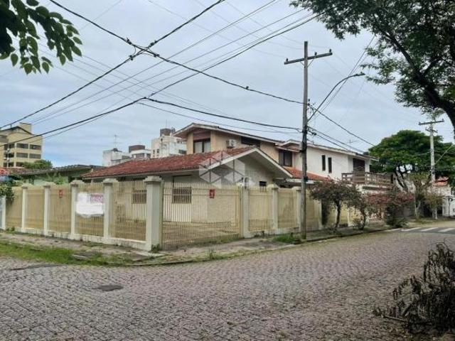 Excelente Residência junto ao Lindoia Tenis Clube