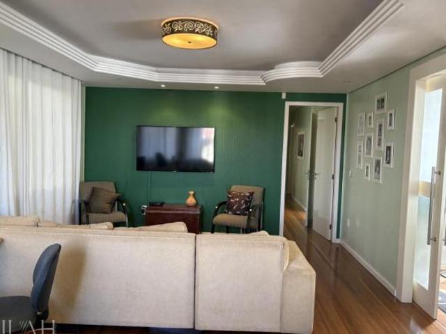Excelente residência semimobiliada e recém reformada com 132 m², no